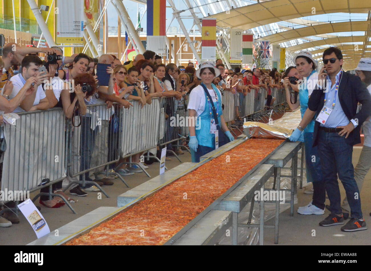 Milan, Italy. 20th June, 2015. Visitors look at the longest Pizza in ...