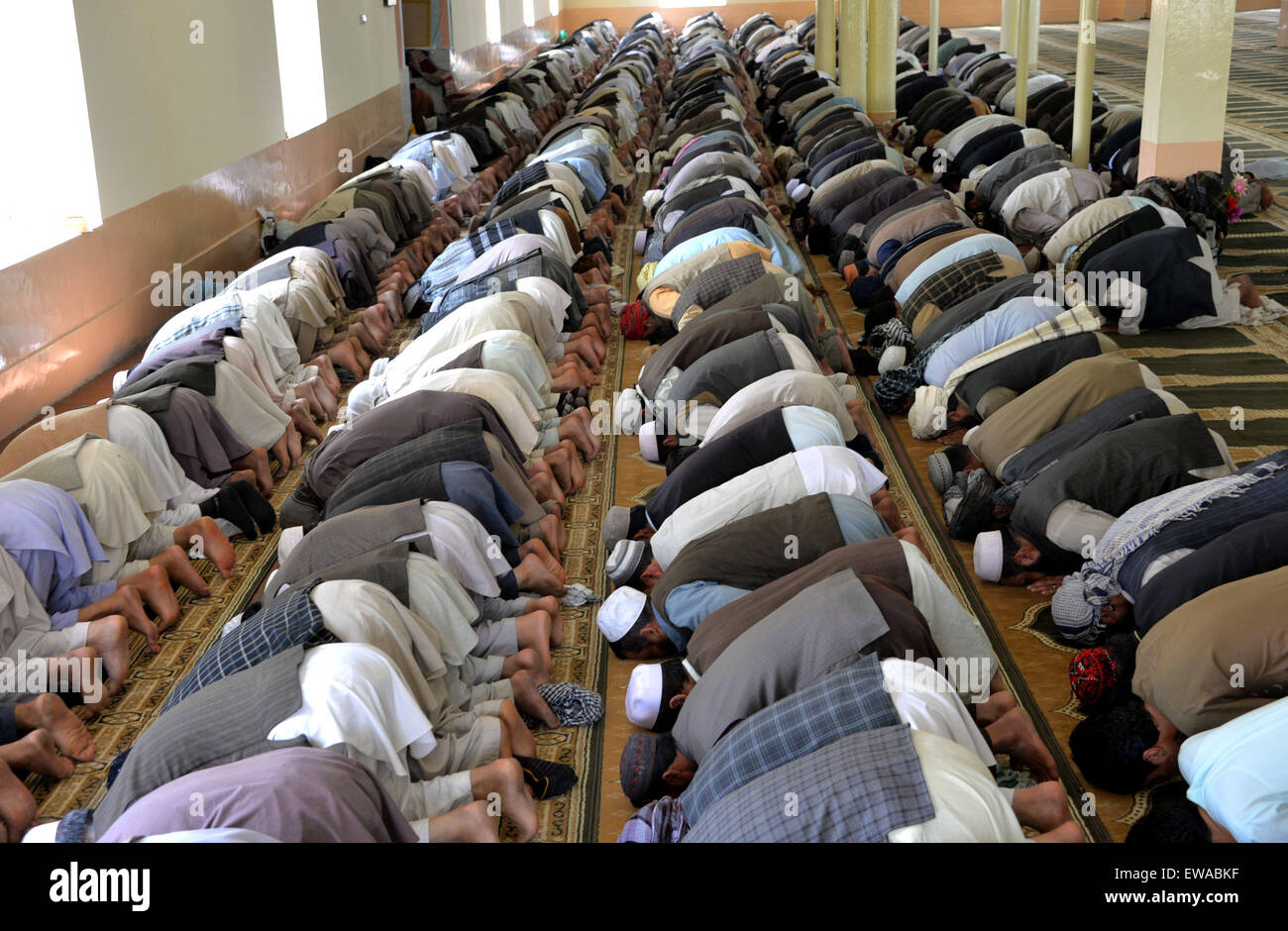 Ghazni, Afghanistan. 21st June, 2015. Afghan men pray at a mosque ...