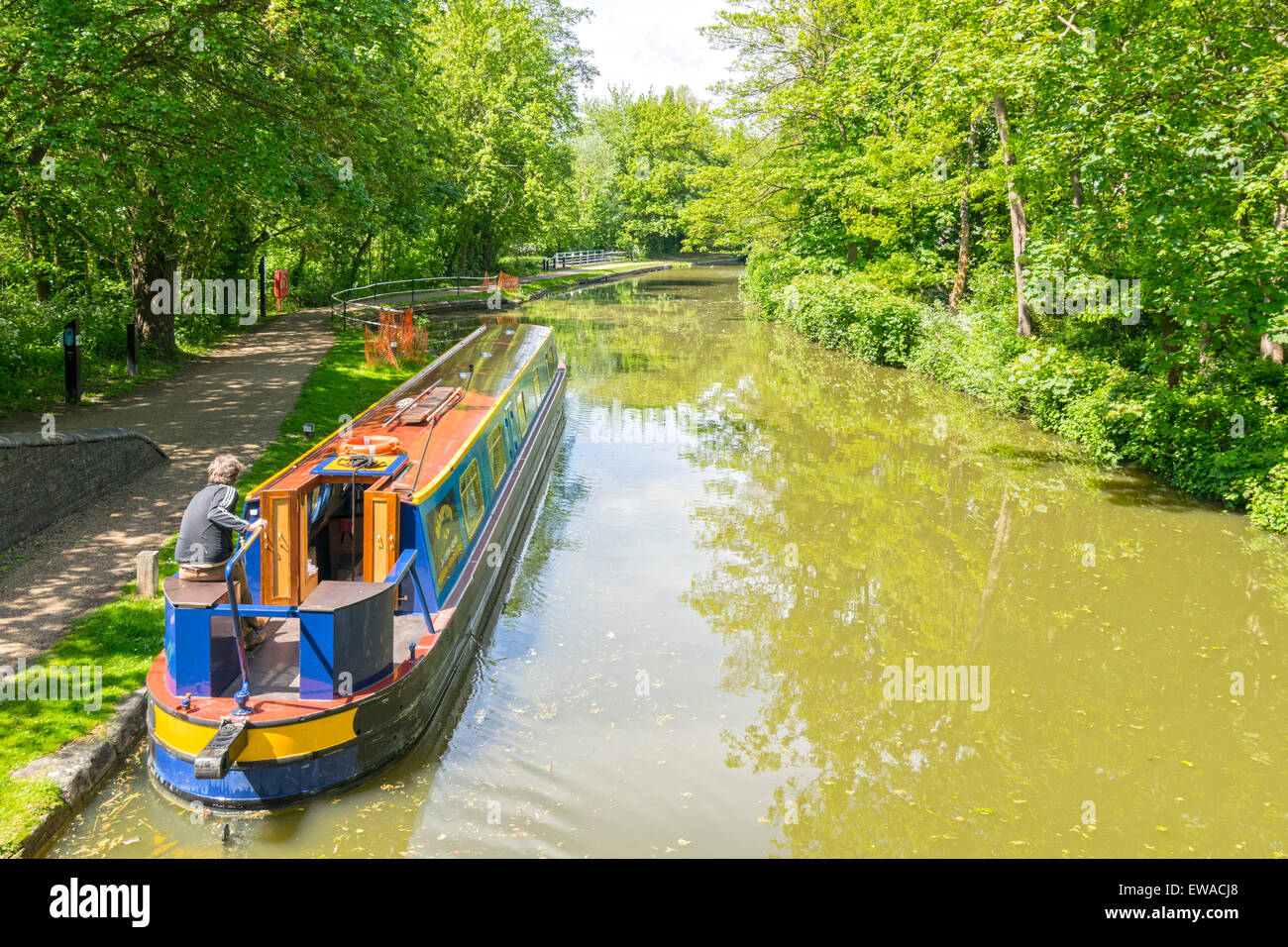 OXFORD CITY CANAL BOAT OR BARGE SAILING ON THE OXFORD CANAL Stock Photo ...