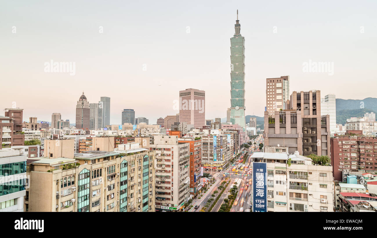 Taipei cityscape with Taipei 101 Stock Photo - Alamy