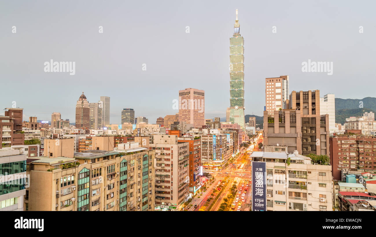 Taipei cityscape with Taipei 101 Stock Photo - Alamy