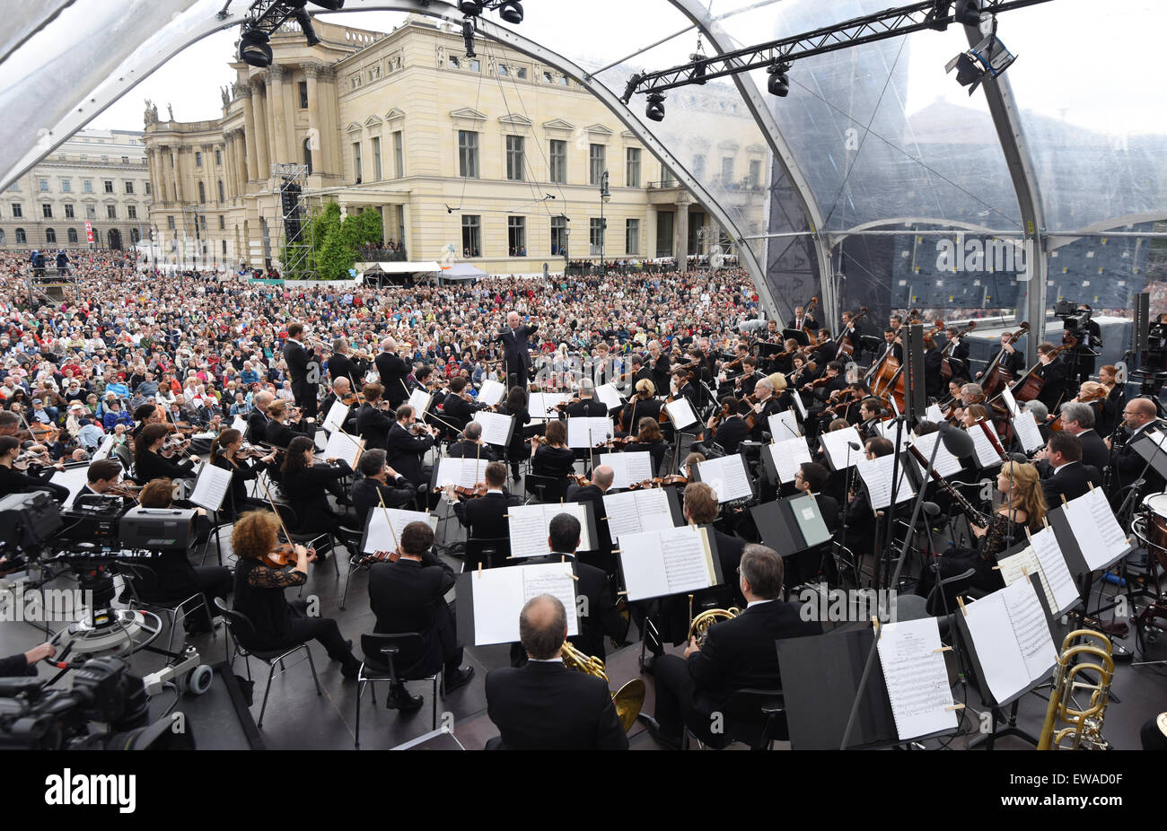 A Sunday afternoon classical concert under the direction of Daniel ...