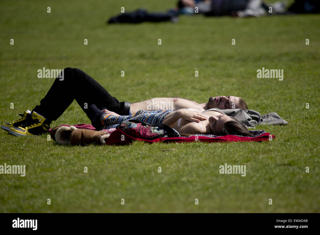 People enjoying the hot sunny weather in Green Park Featuring ...