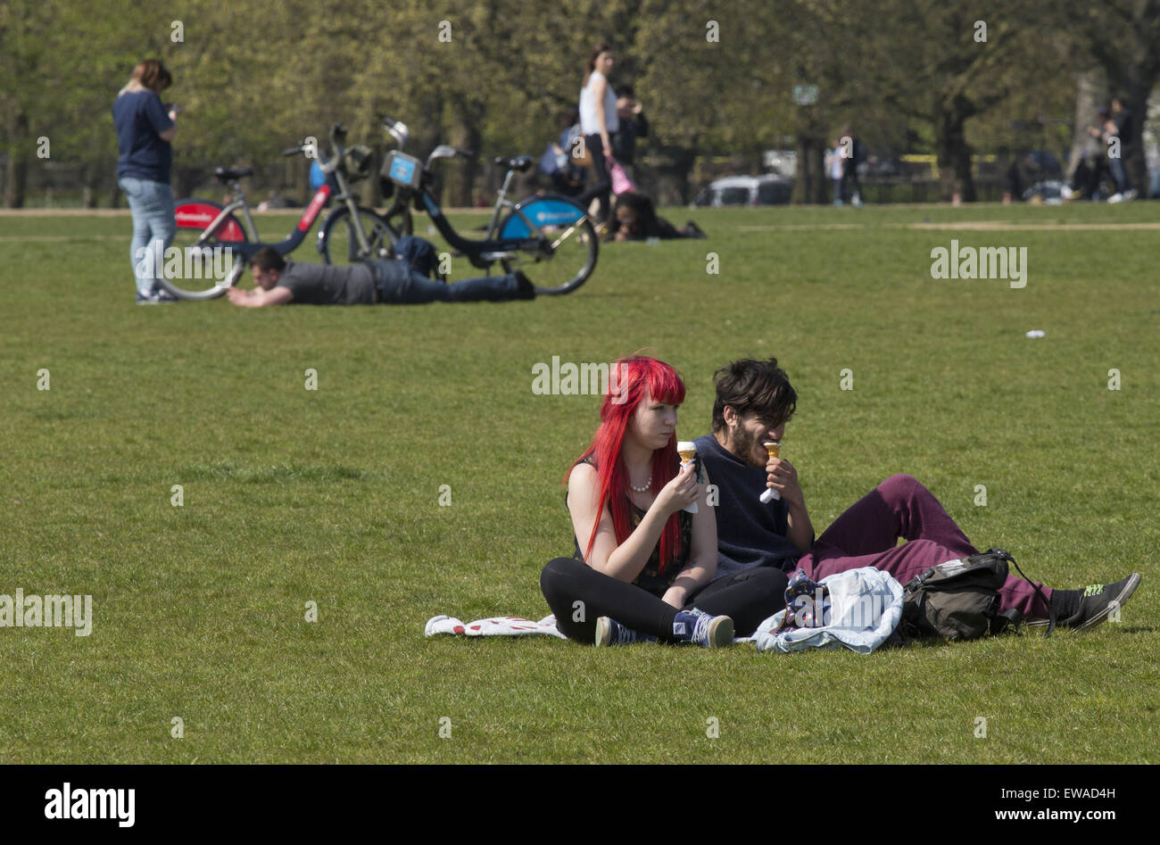People enjoying the hot sunny weather in Green Park Featuring ...