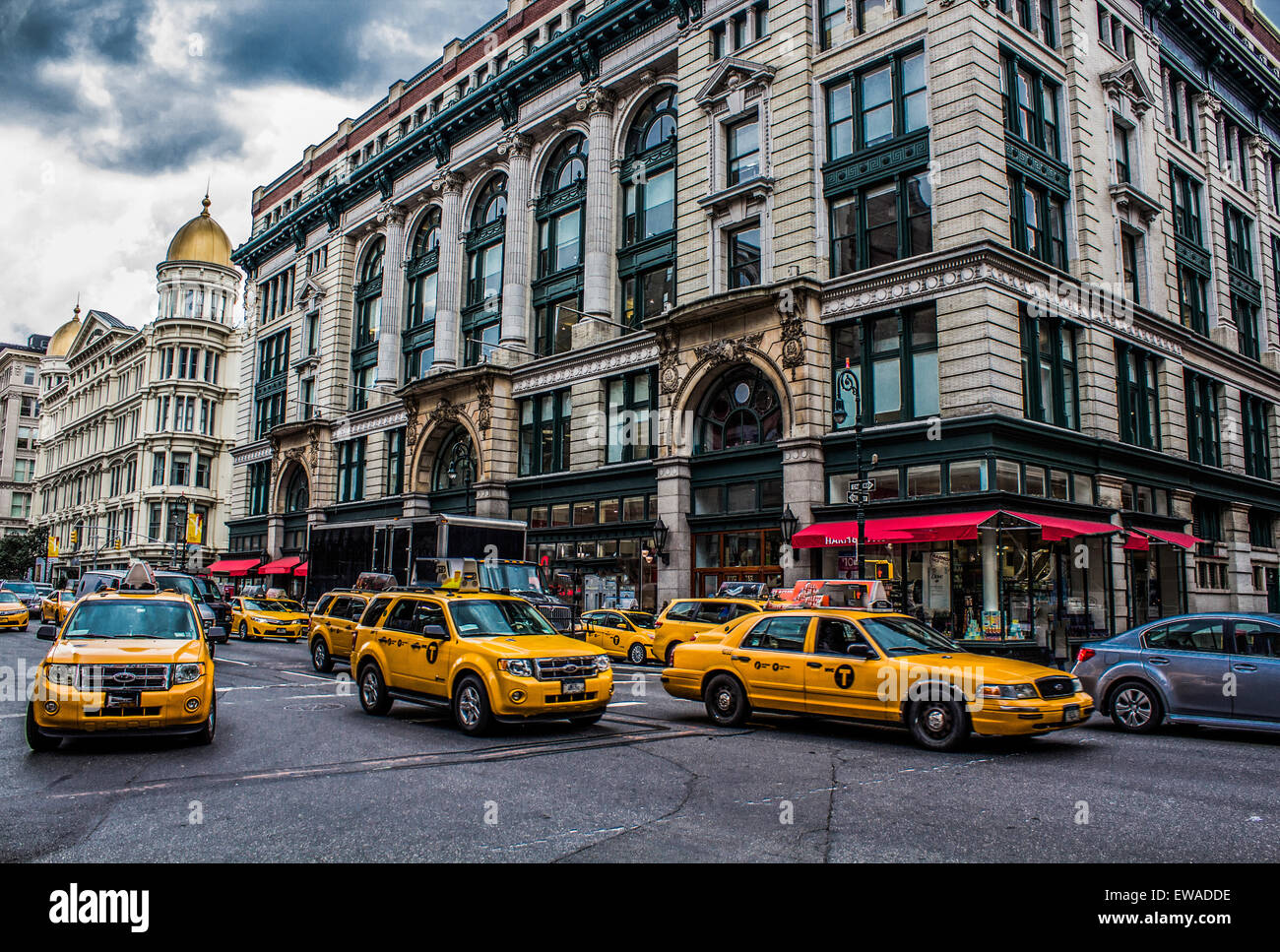 Yellow cab in manhattan Stock Photo - Alamy