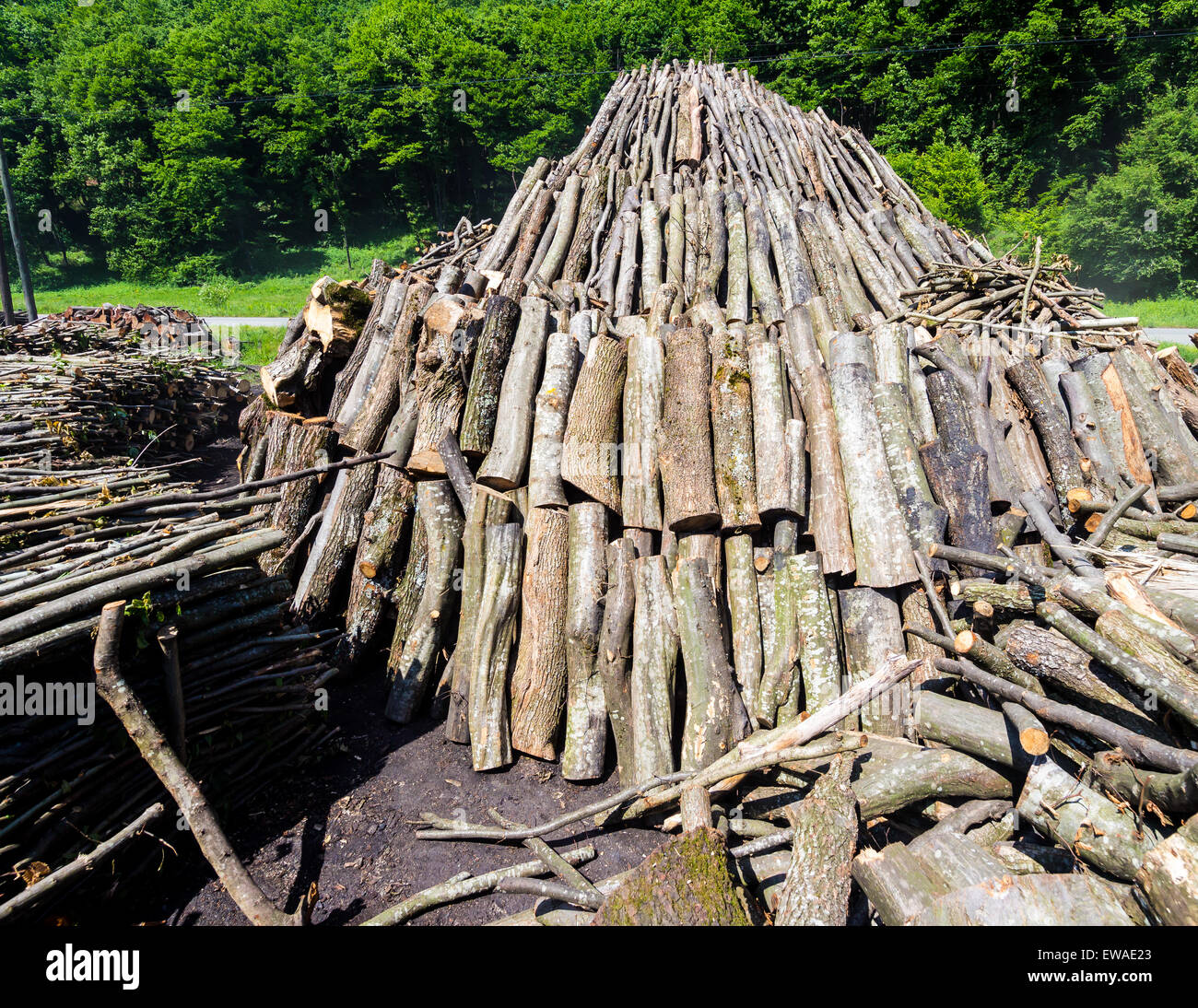 Log pyramid hi-res stock photography and images - Alamy
