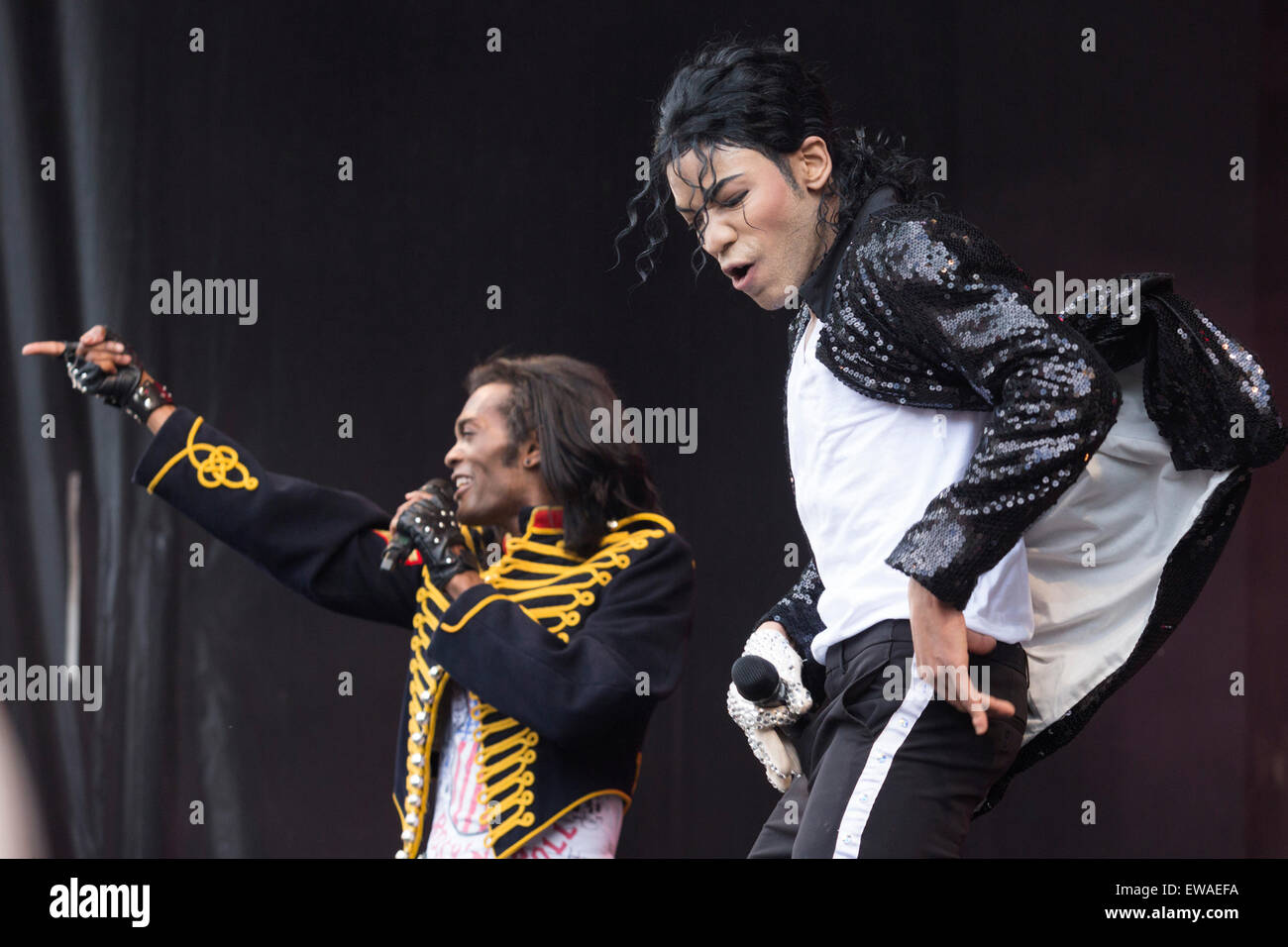 London, UK. 21 June 2015. Stars from the hit Michael Jackson-musical ...