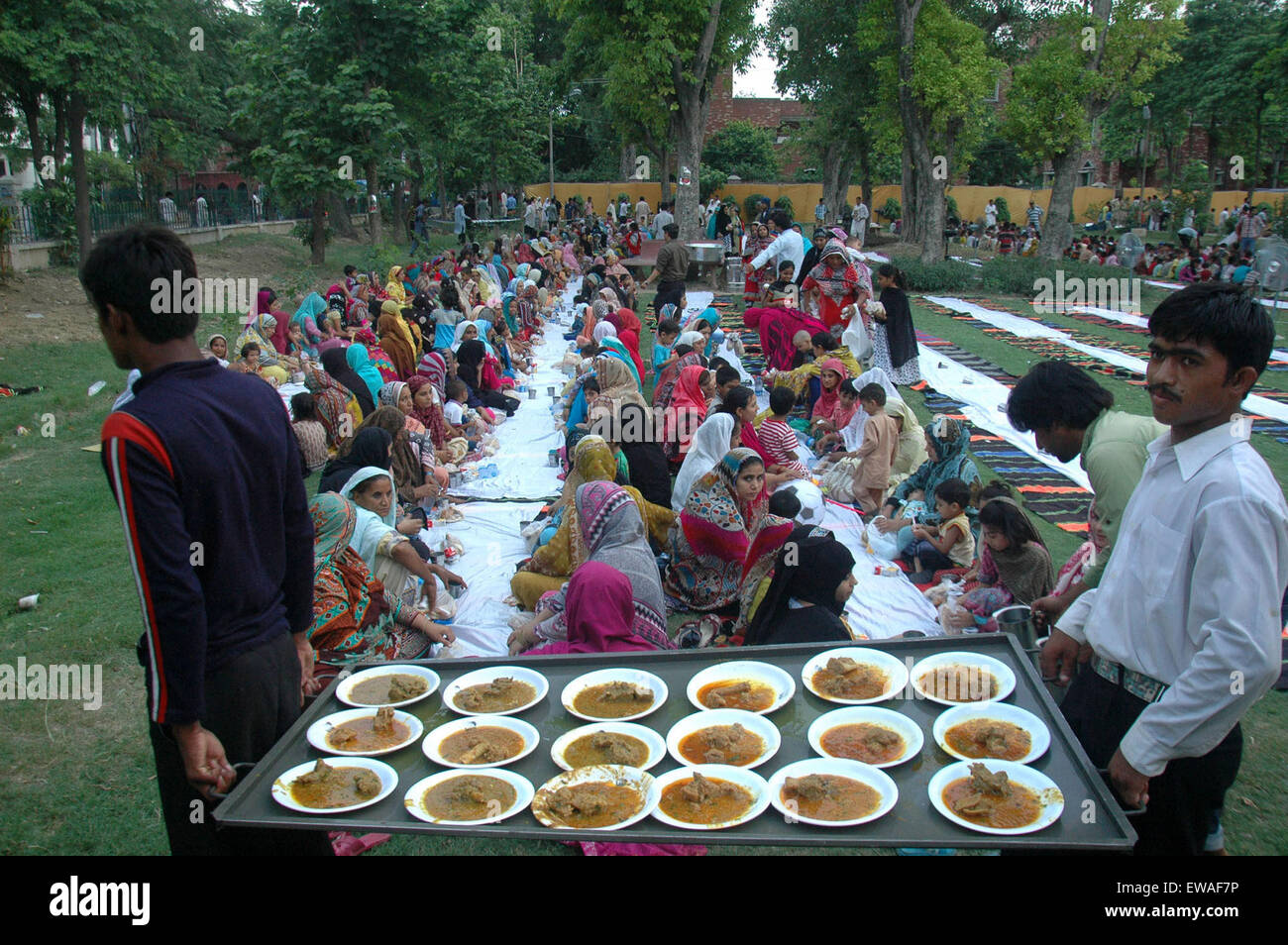 Lahore. 21st June, 2015. Pakistani Muslims distribute iftar food among ...