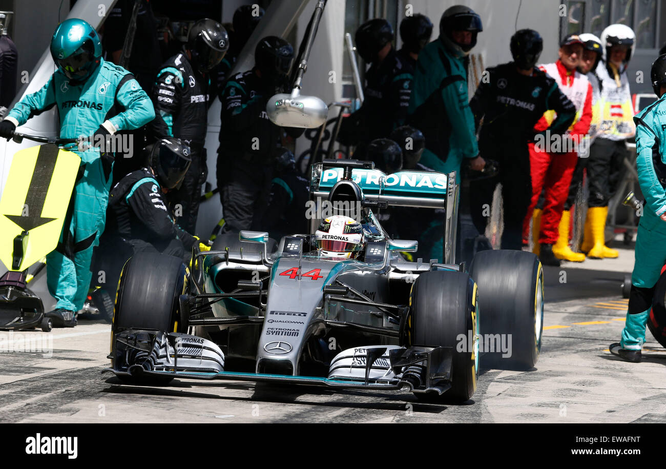 Mercedes pit crew lewis hamilton hi-res stock photography and images ...