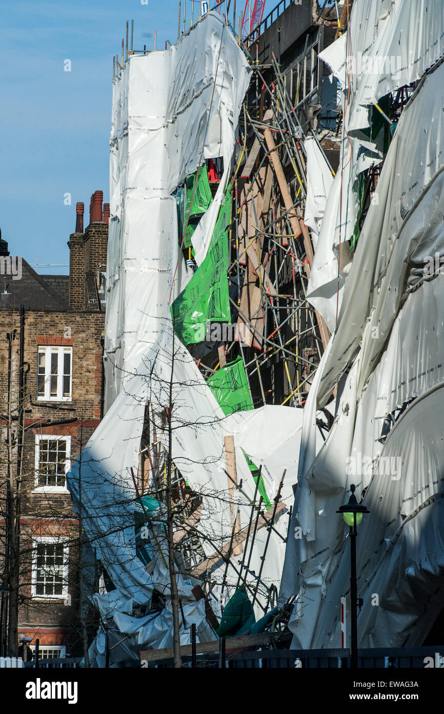 Scaffolding collapse hi-res stock photography and images - Alamy