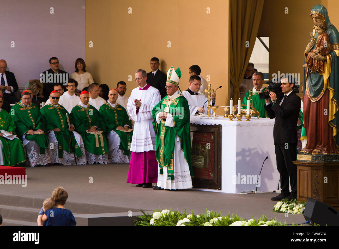 Turin, Italy, 21st June 2015. Pope Francis celebrates the holy mass in ...
