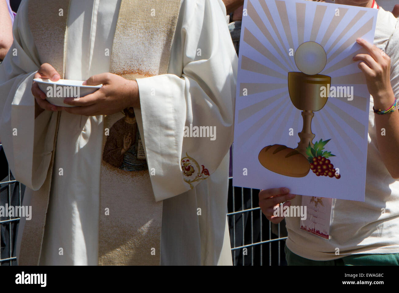 Turin, Italy, 21st June 2015. Holy communion during Pope Francis mass ...