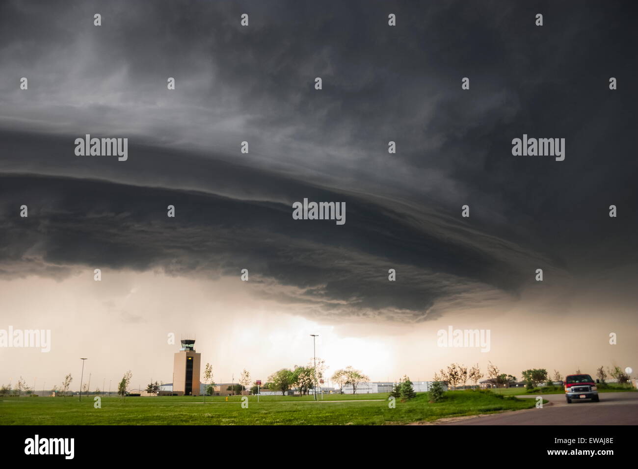 Long-lived supercell moves across northeast Nebraska almost following ...