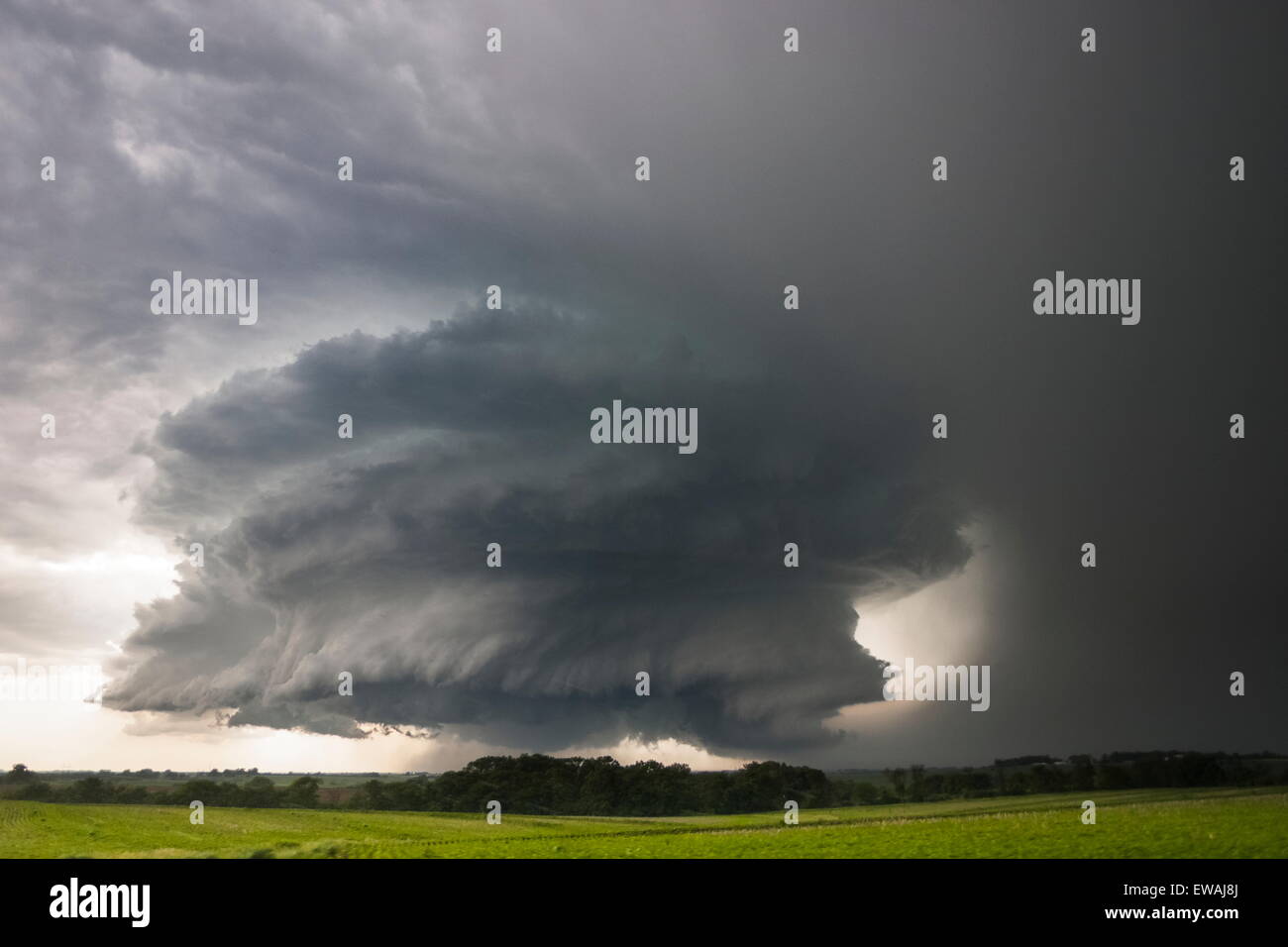 Supercell tornado hi-res stock photography and images - Alamy