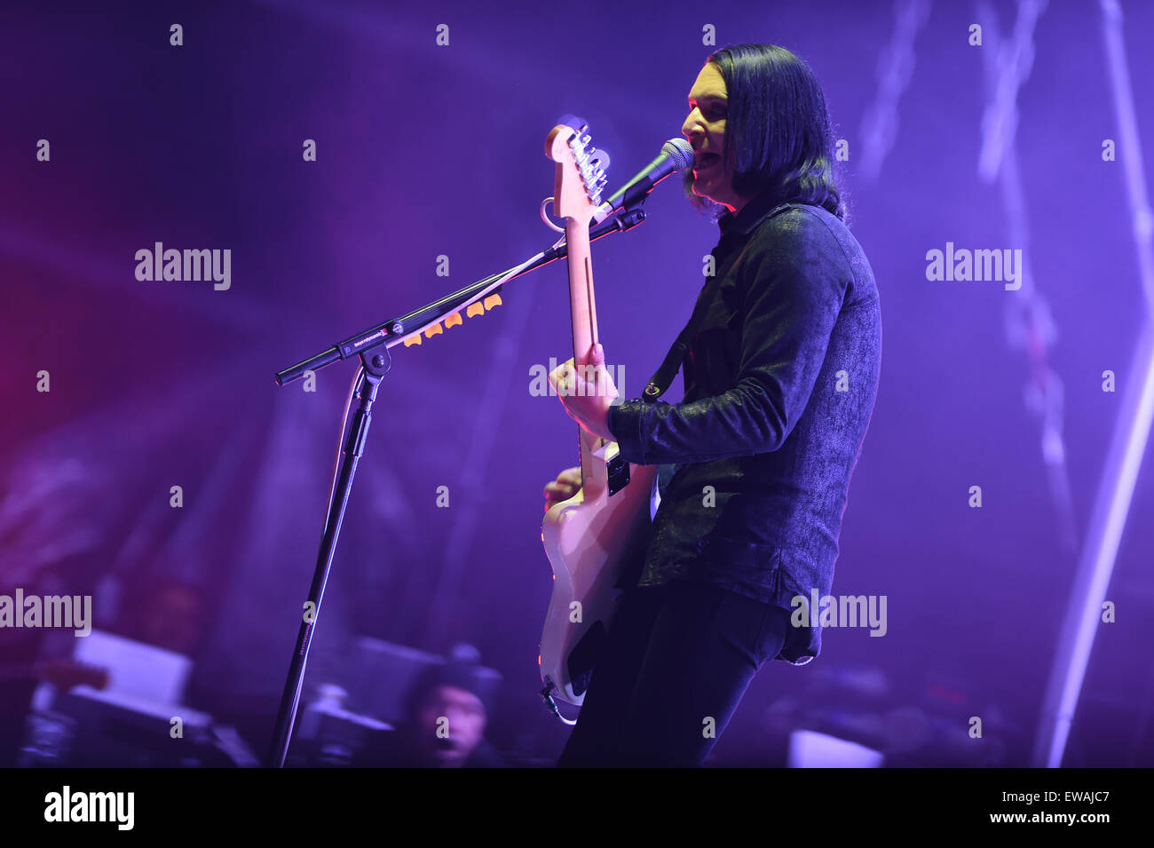 Lead singer band placebo hi-res stock photography and images - Alamy