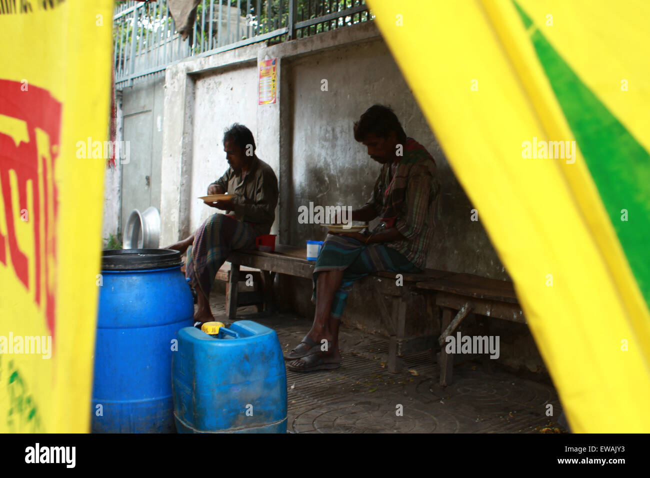 Food stalls bangladesh hi-res stock photography and images - Alamy