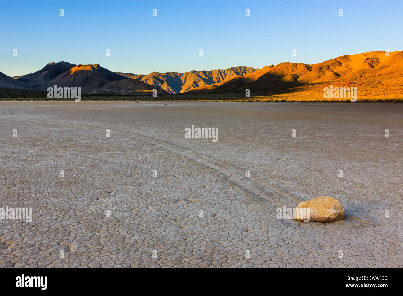 Race track death valley national hi-res stock photography and images ...