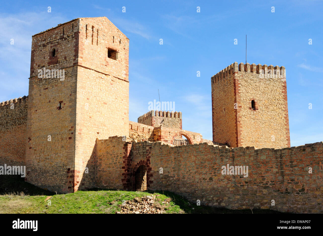Castle walls tower medieval hi-res stock photography and images - Alamy