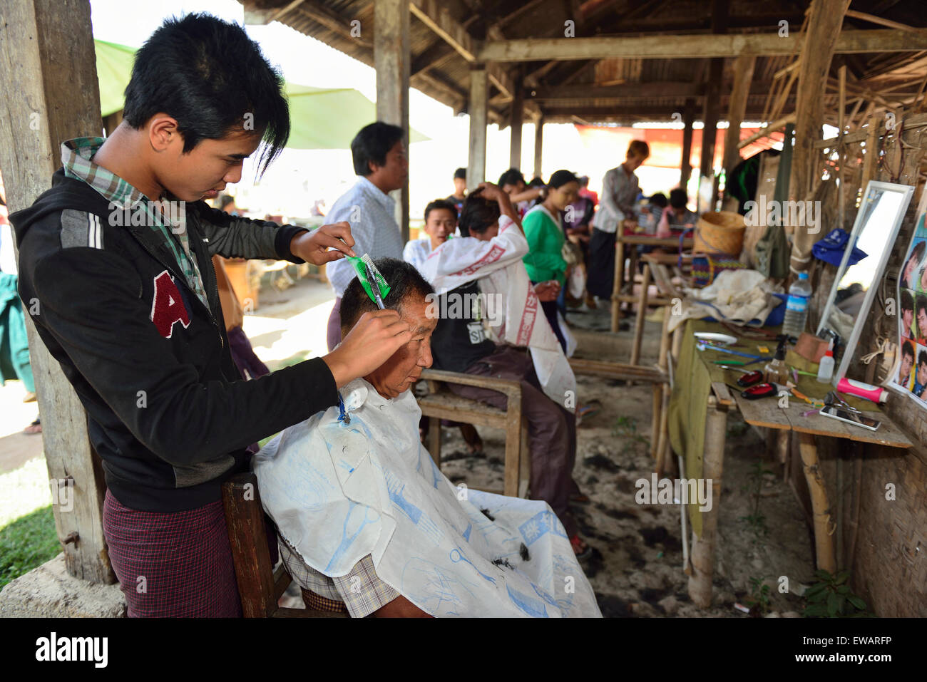 Barber shop open hi-res stock photography and images - Alamy
