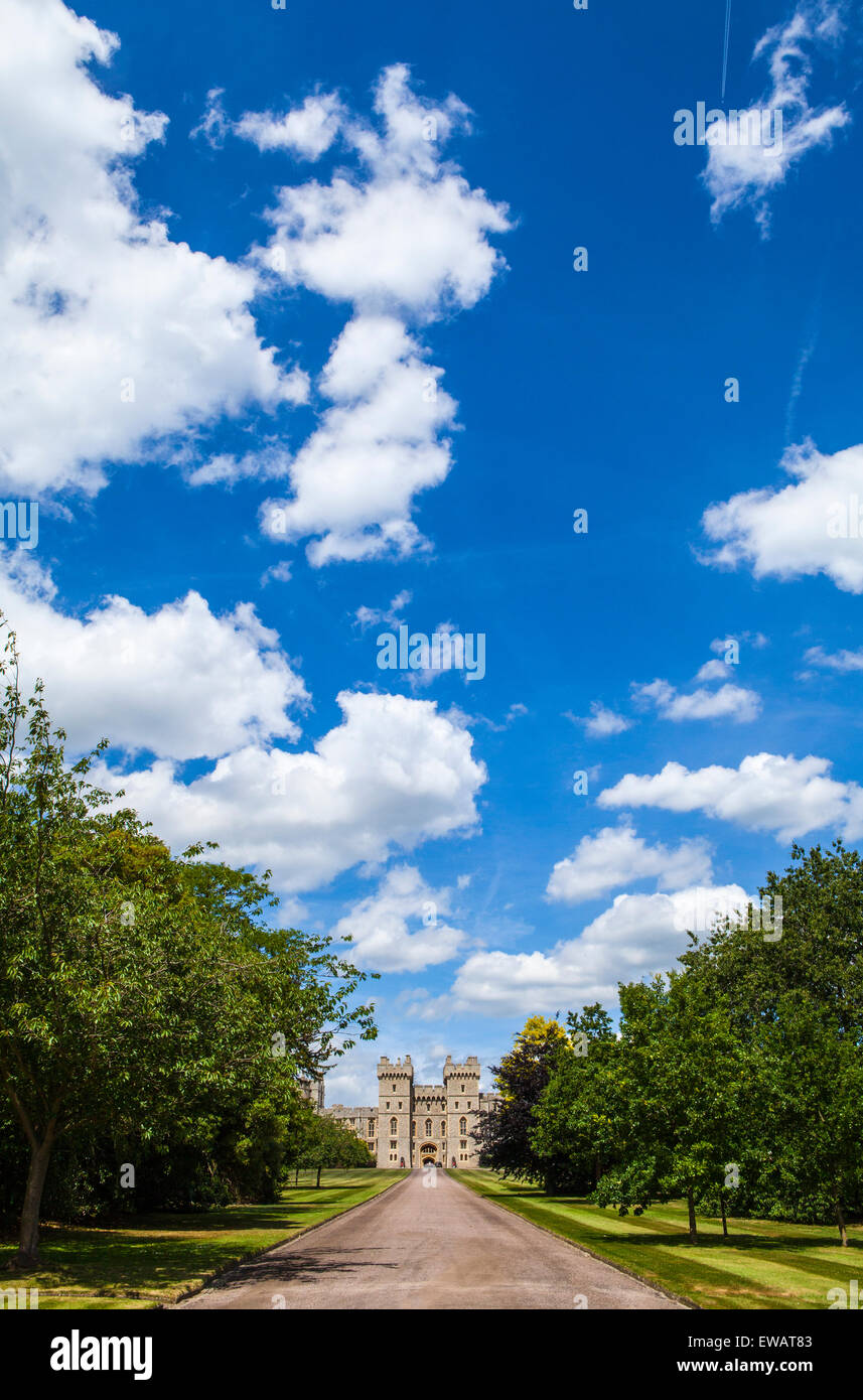 Windsor castle exterior long walk hi-res stock photography and images ...