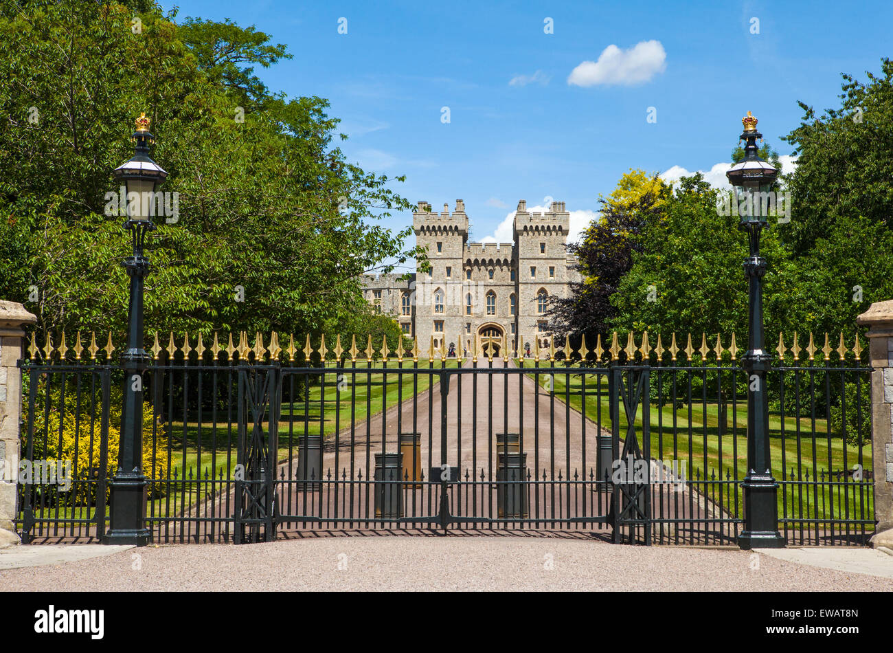 Main entrance windsor castle hi-res stock photography and images - Alamy