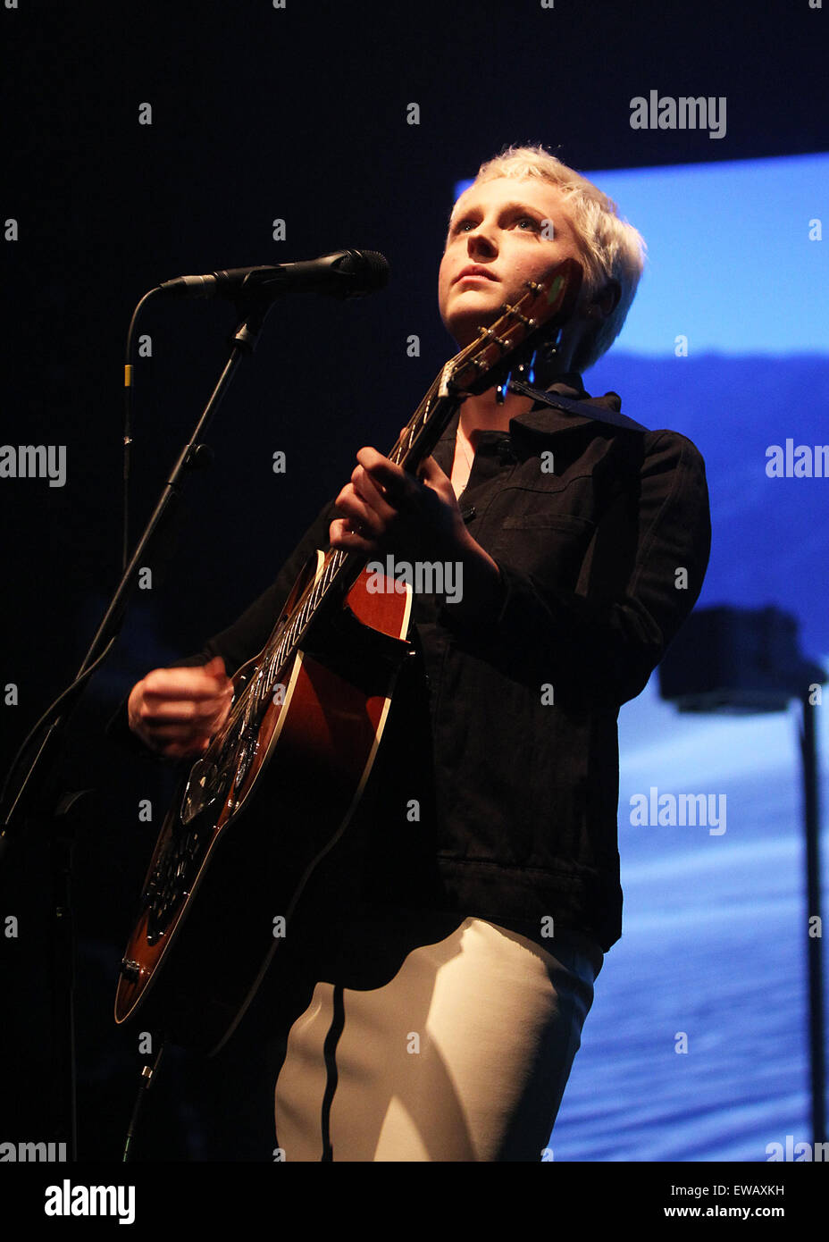 Singer/Songwriter Laura Marling performing live on stage at the Queen ...