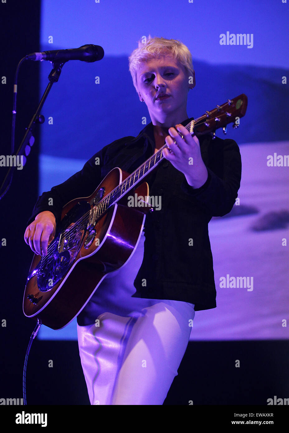 Singer/Songwriter Laura Marling performing live on stage at the Queen ...
