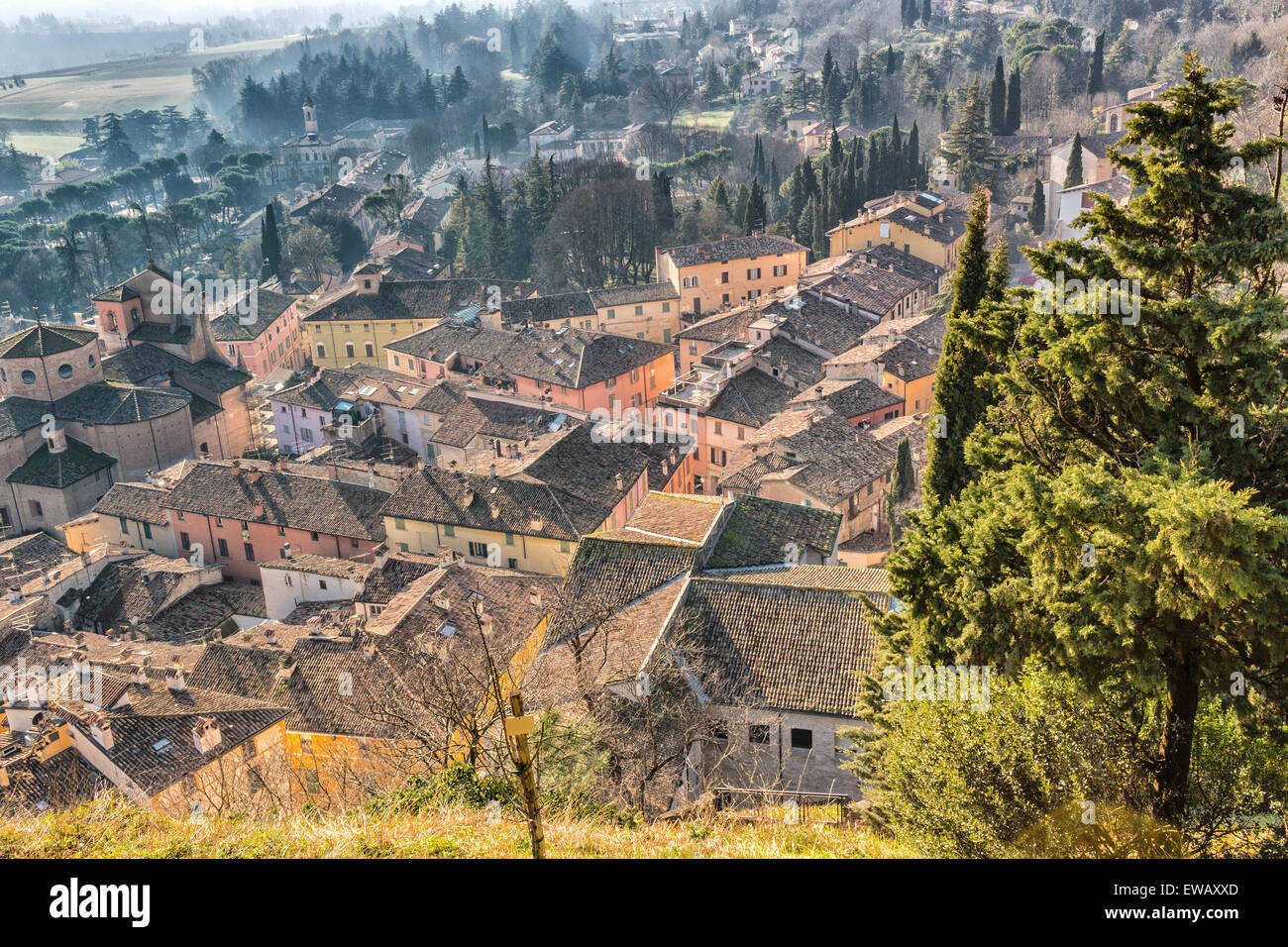 Tile roofs italian country village hi-res stock photography and images ...
