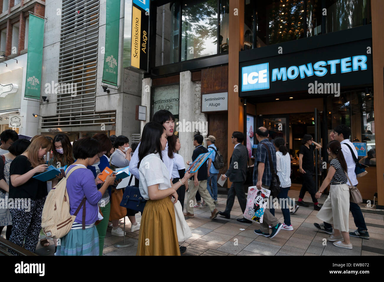 People line up outside the ''Ice Monster'' shaved ice store in ...