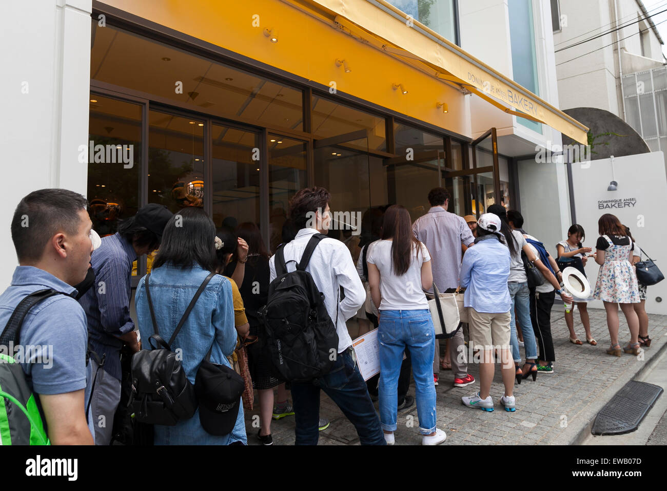 Customers wait in a long line to enter the new pastry shop ''Dominique ...