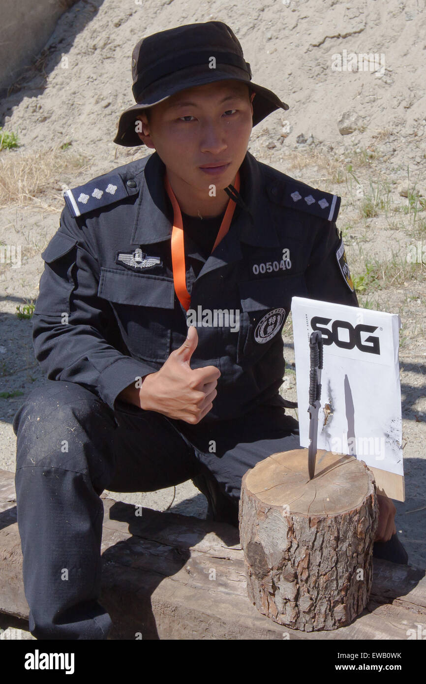 Budapest. 21st June, 2015. A Chinese sniper poses with a knife hit by a ...