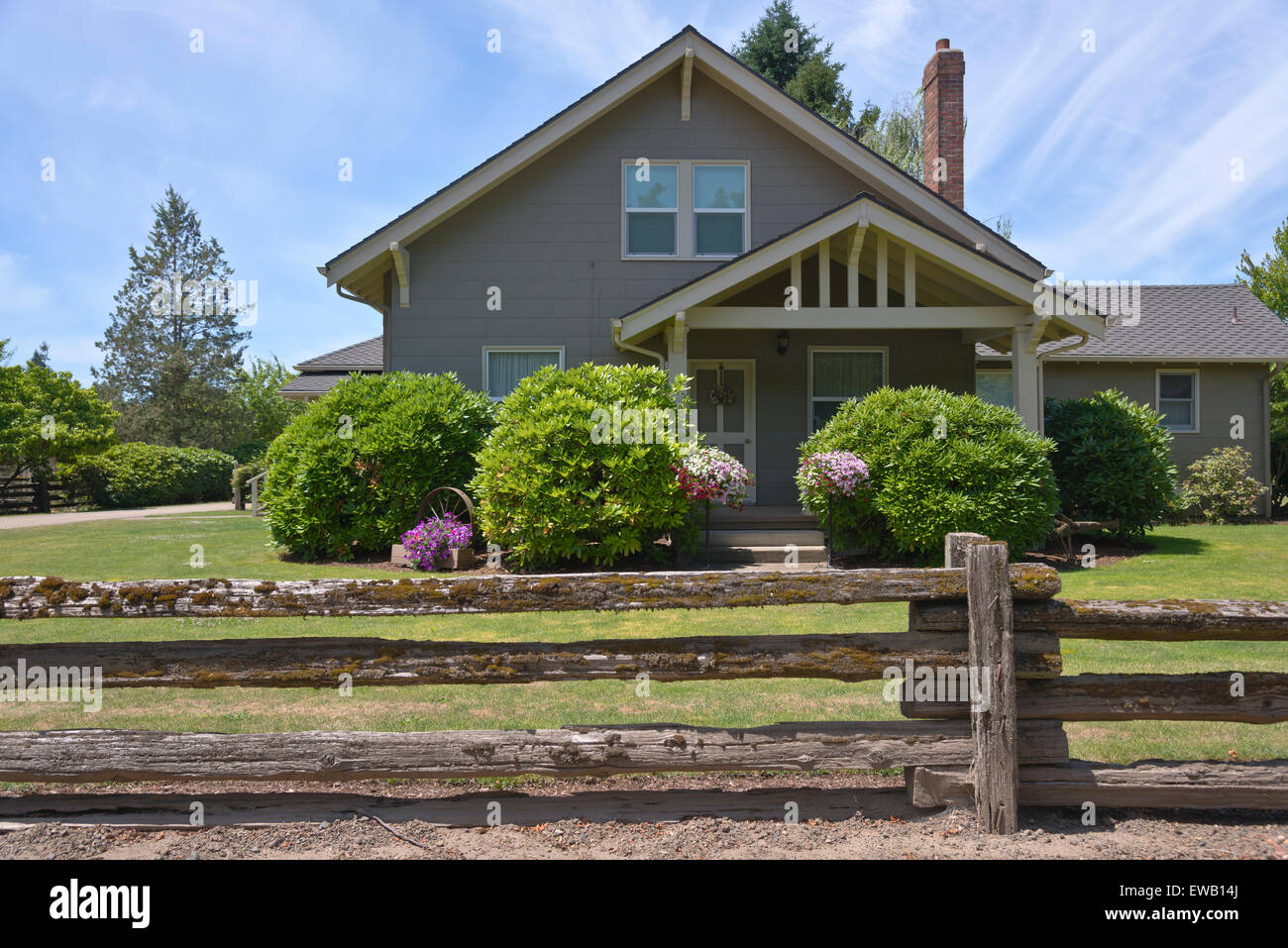 Country home and flower decoration in rural Oregon Stock Photo - Alamy
