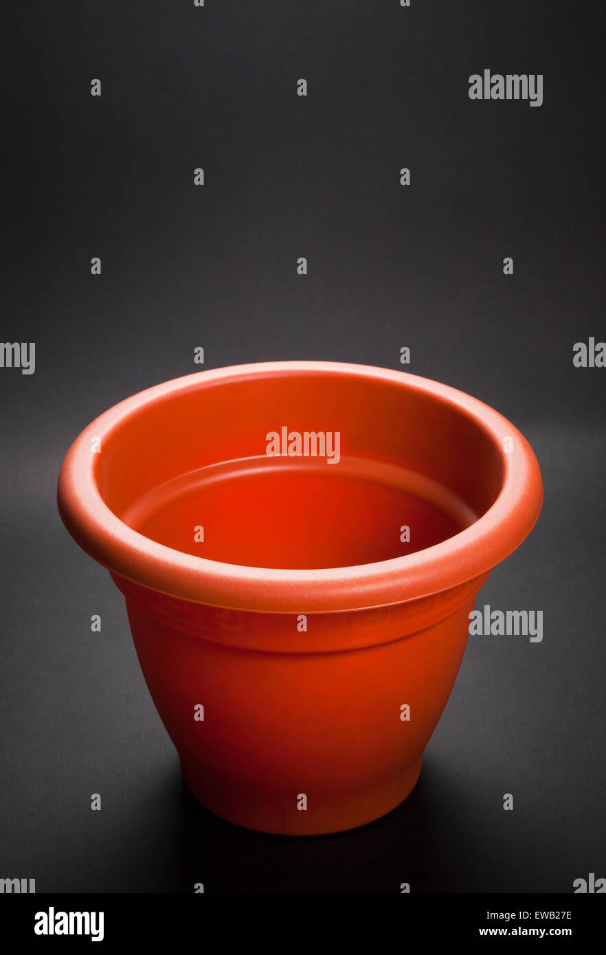 Empty flower pot isolated on dark background Stock Photo - Alamy