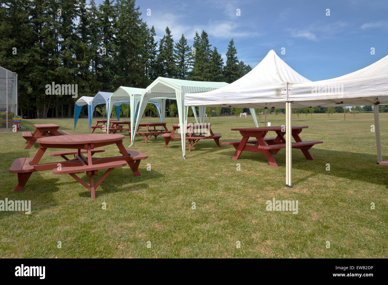 Rural tables hi-res stock photography and images - Alamy