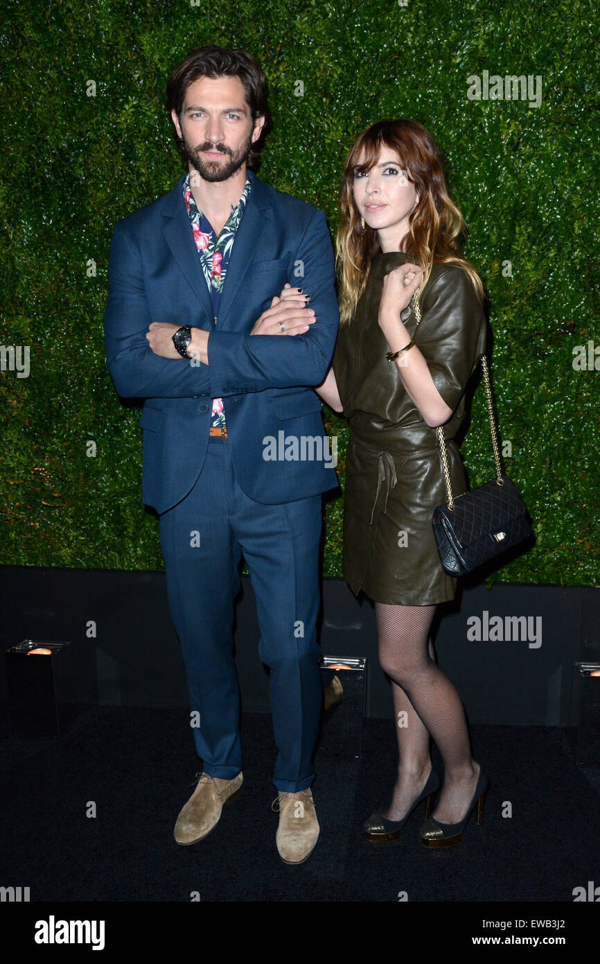 Tara elders hi-res stock photography and images - Alamy