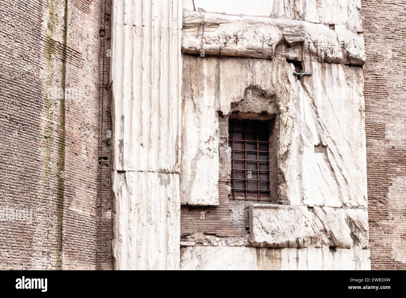 Windows of historical building in the center of Rome Stock Photo - Alamy