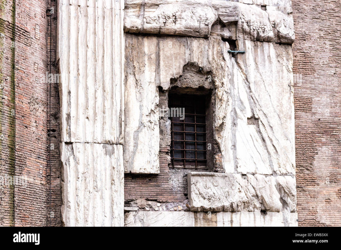 Windows of historical building in the center of Rome Stock Photo - Alamy