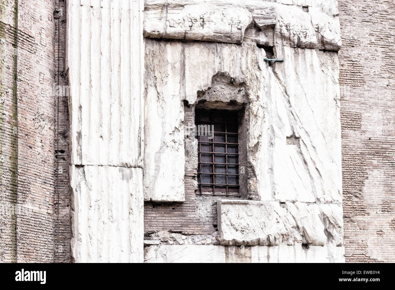 Windows of historical building in the center of Rome Stock Photo - Alamy
