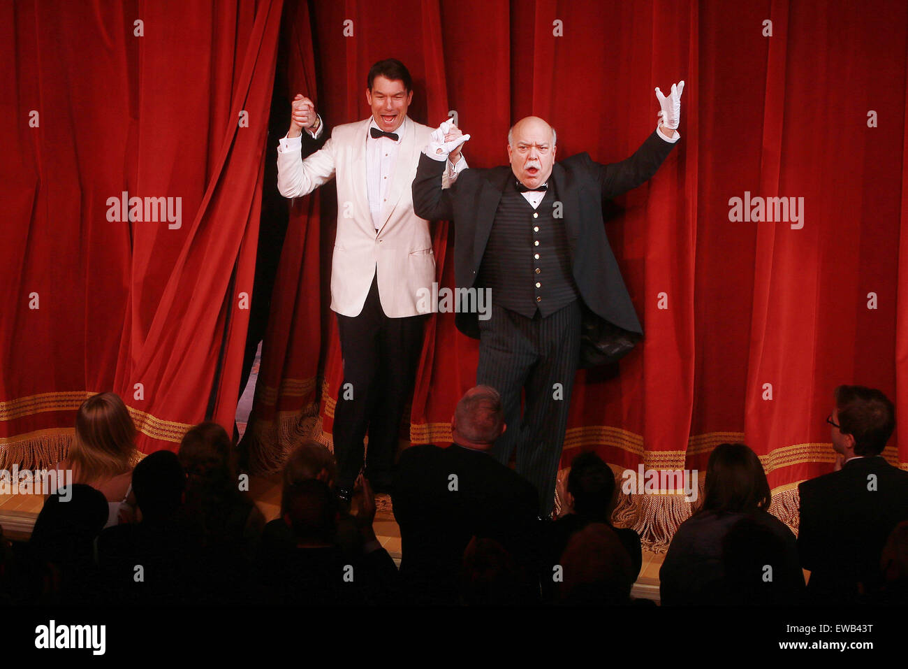 Jerry o'connell living on love hi-res stock photography and images - Alamy