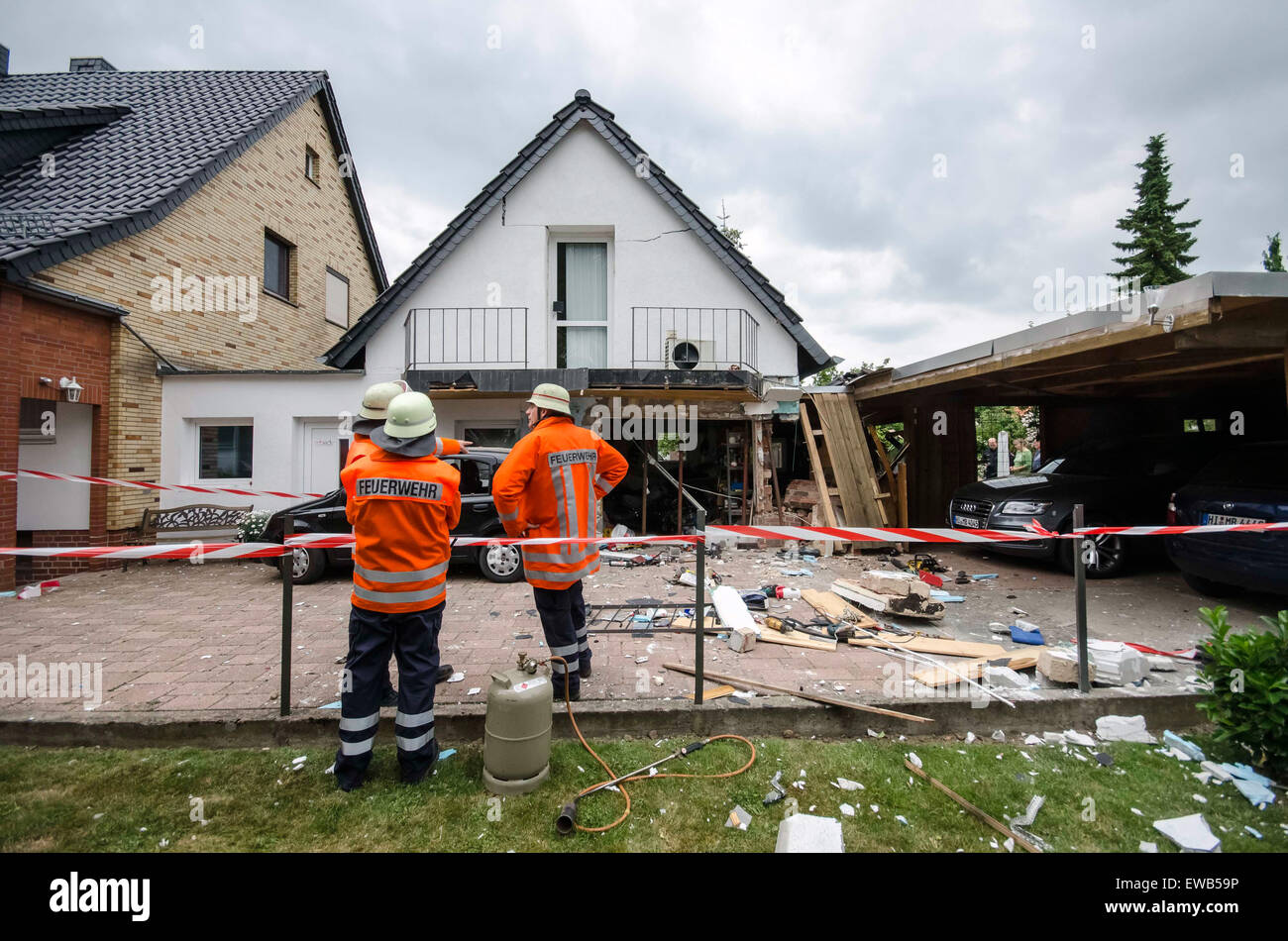 Emergency responders at a ruined house in Schellerten, Germany 21 June ...