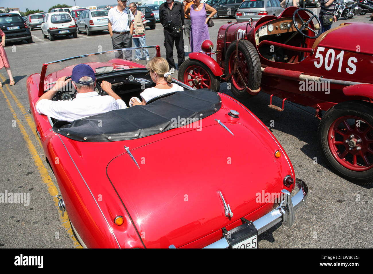 Porsche couple hi-res stock photography and images - Alamy