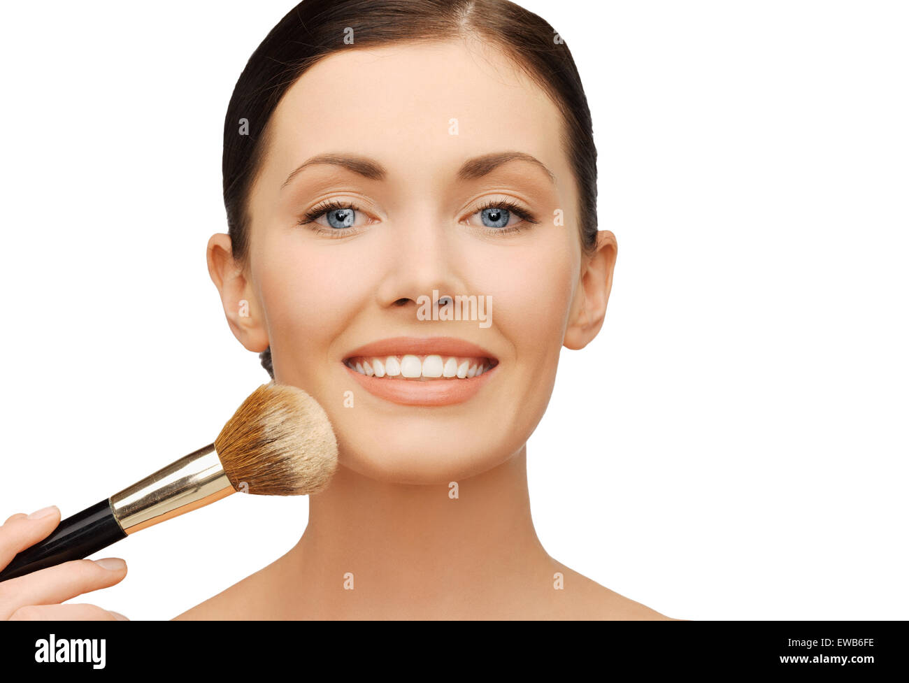 woman applying powder foundation with brush Stock Photo - Alamy