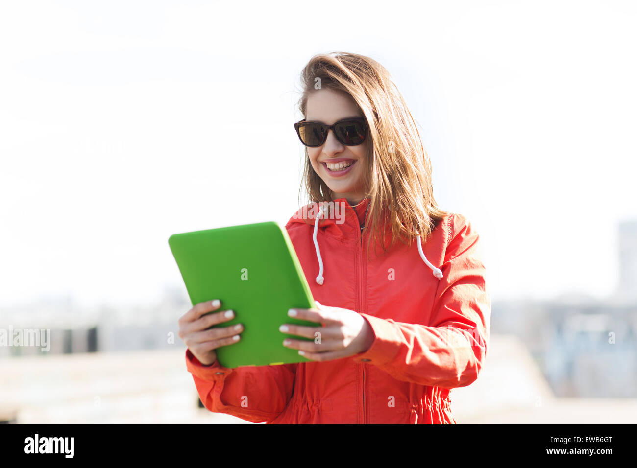 Teen girl reading tablet hi-res stock photography and images - Alamy