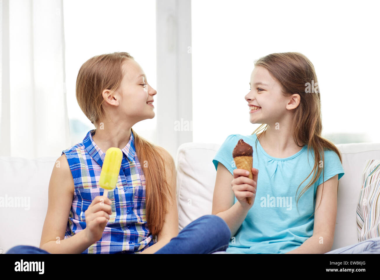 Happy girls ice cream hi-res stock photography and images - Alamy