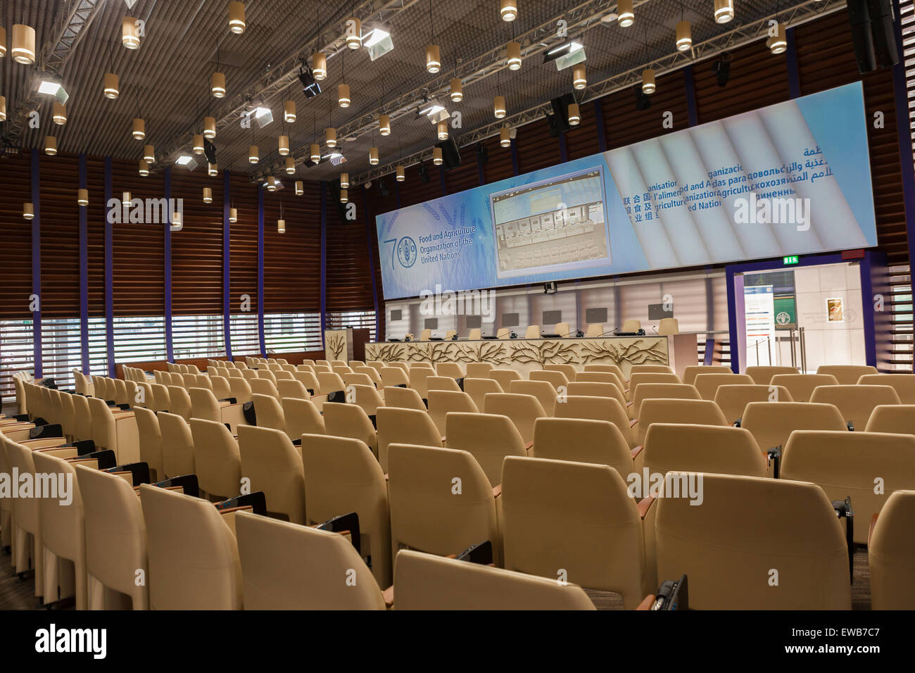 Conference screen hi-res stock photography and images - Alamy