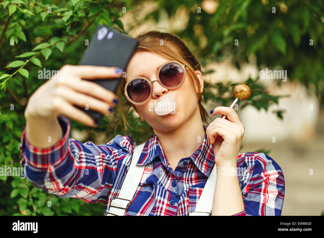 The girl photographed himself on a mobile phone. Selfie style images ...