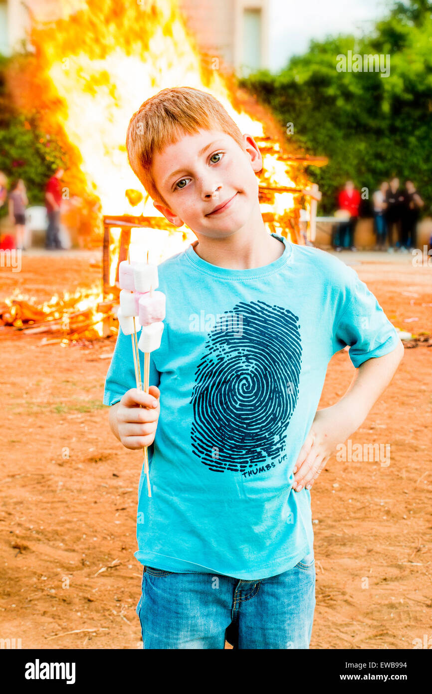 Bonfire child hi-res stock photography and images - Alamy