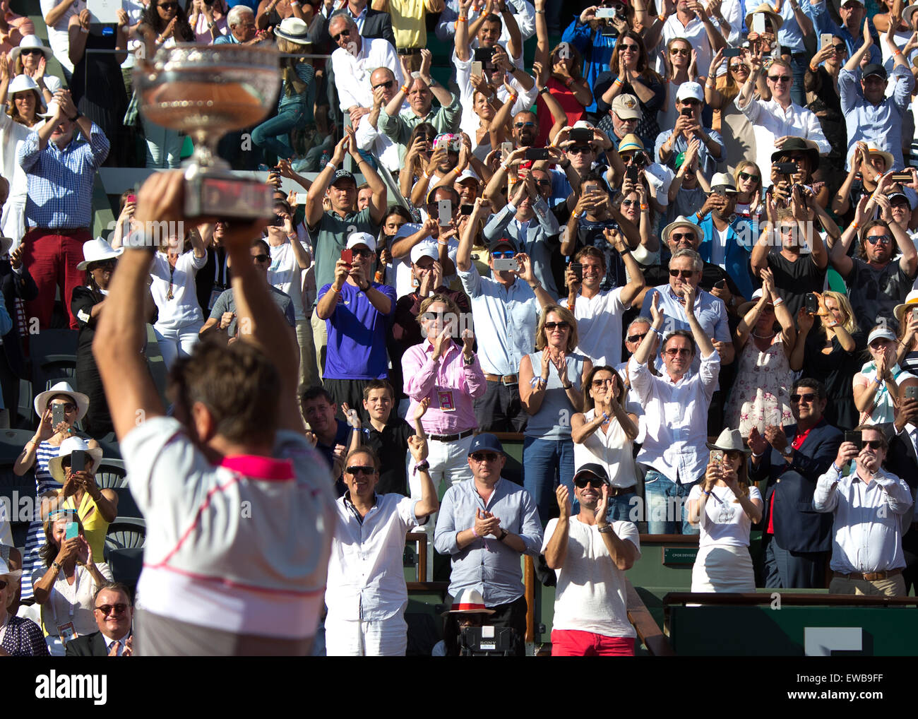 Paris french open stadium crowd hi-res stock photography and images - Alamy