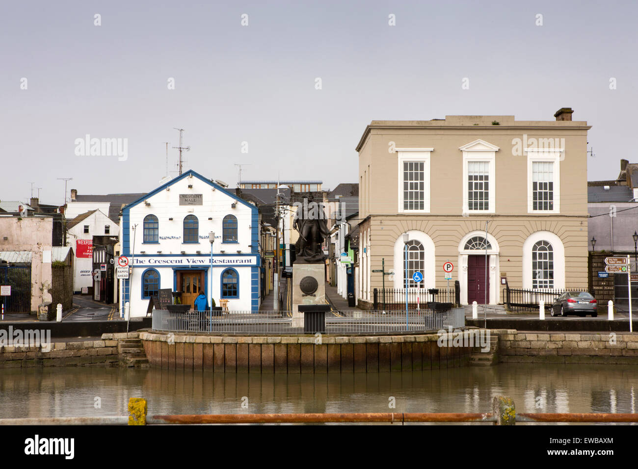 Ireland, Co Wexford, Wexford Town, Crescent Quay, John Barry Monument ...