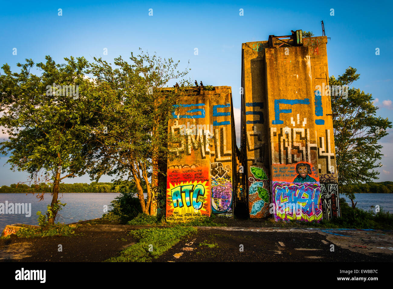 Graffiti on an abandoned pier in Philadelphia, Pennsylvania Stock Photo ...